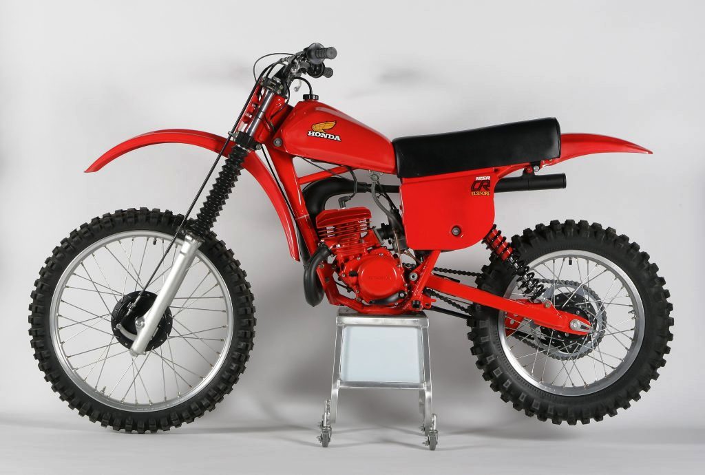 Honda's brief experience with the 23-inch wheel - MotorcycleMag.ca